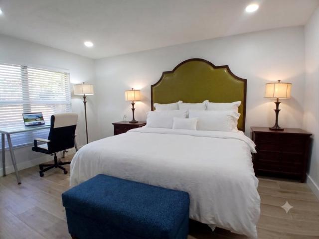 Oversized Furnished Room for Rent in Plant City_S