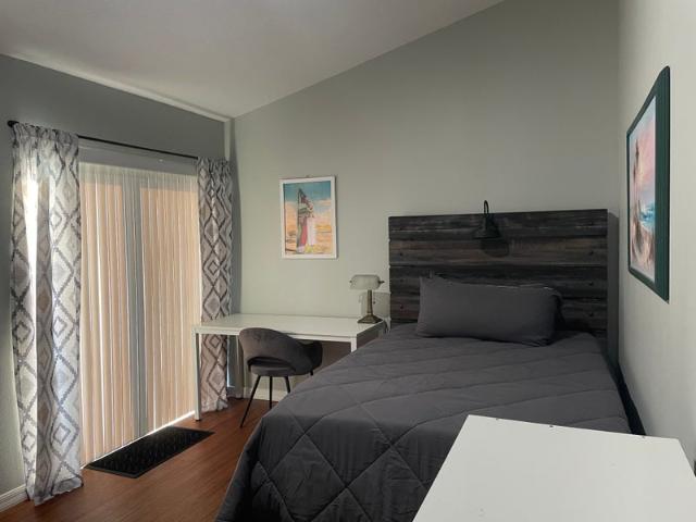 Oversized Room + Private Entrance! Minutes to Bea