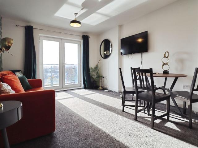 Overstone Court, Cardiff CF10, 2 bed flat to rent, £1,200 pcm | PrimeLocation