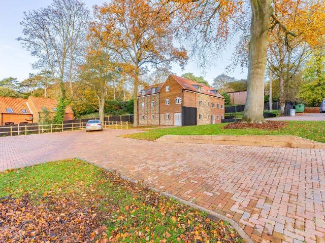 Overstrand Road, Cromer NR27, 2 bed flat to rent, £1,150 pcm | PrimeLocation