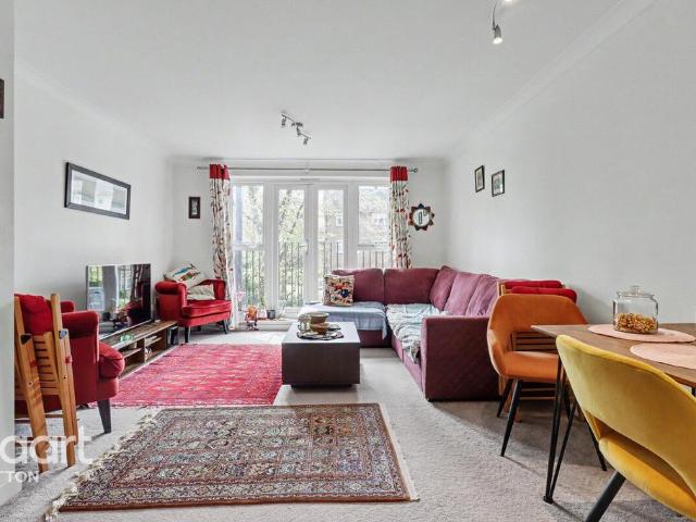 Overton Road, SUTTON 2 bed apartment to rent £1,725 pcm £398 pw