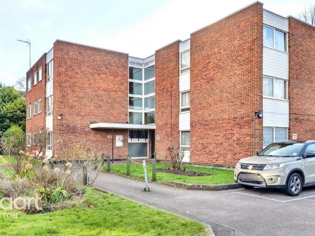 Overton Road, SUTTON 2 bed flat to rent £1,650 pcm £381 pw