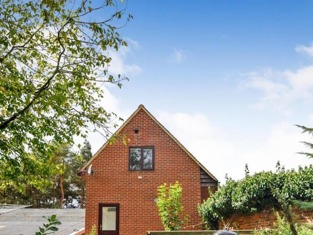 Oving Road, Whitchurch, Buckinghamshire 1 bed apartment to rent £1,000 pcm £231 pw