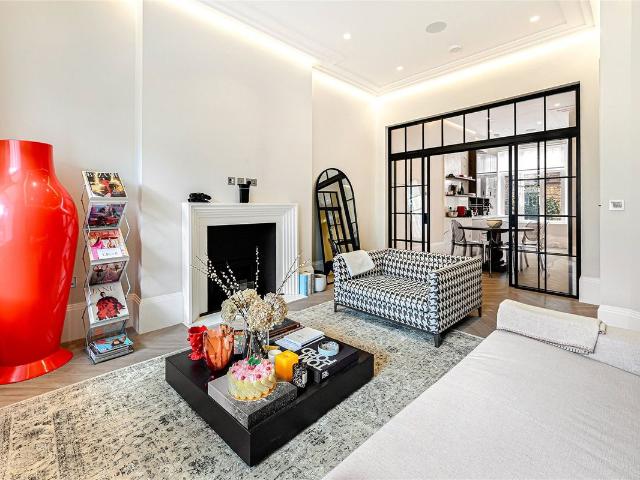 Ovington Square, London SW3, 3 bed flat to rent, £9,100 pcm | PrimeLocation
