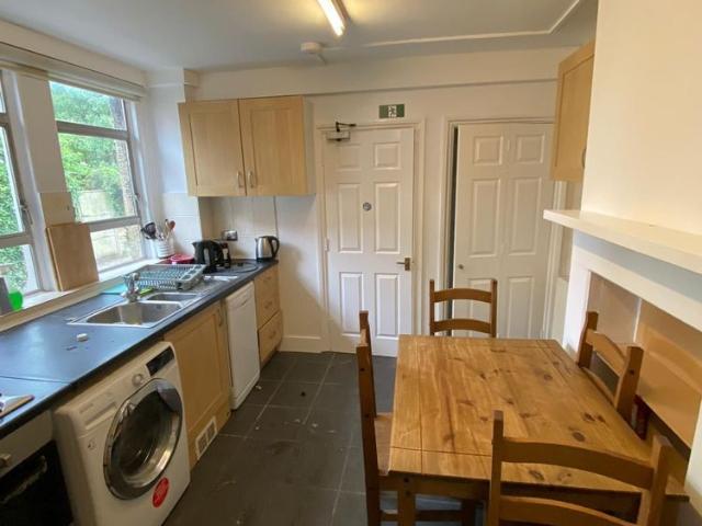 OX Living is proud to present this high quality 5 bedroom co living property, perfect for working professionals looking for stylish, stress free living. Room 2