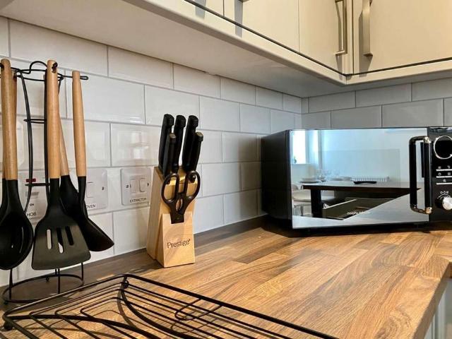 OX Living is proud to present this high quality 5 bedroom co living property, perfect for working professionals looking for stylish, stress free living. Room 4