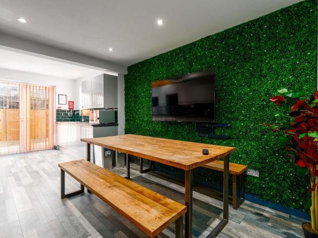 OX Living is proud to present this high quality 6 bedroom co living property, perfect for working professionals looking for stylish, stress free living. Room 4