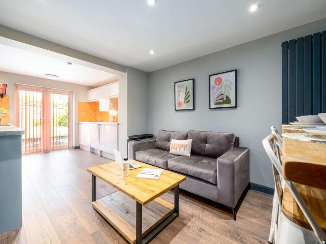 OX Living is proud to present this high quality 6 bedroom co living property, perfect for working professionals looking for stylish, stress free living. Room 4