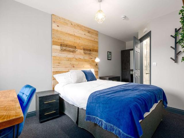 OX Living is proud to present this high quality 6 bedroom co living property, perfect for working professionals looking for stylish, stress free living. Room 5