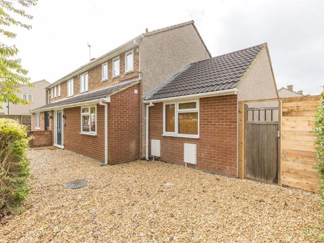 OX Living is proud to present this high quality 6 bedroom co living property, perfect for working professionals looking for stylish, stress free living. Room 5