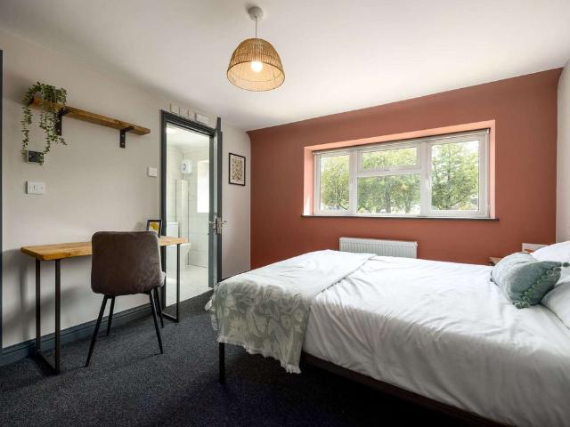 OX Living is proud to present this high quality 7 bedroom co living property, perfect for working professionals looking for stylish, stress free living. Room 1