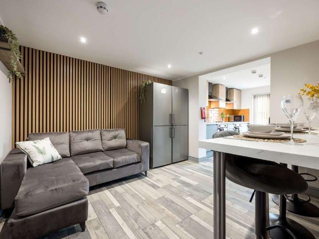 OX Living is proud to present this high quality 7 bedroom co living property, perfect for working professionals looking for stylish, stress free living. Room 1