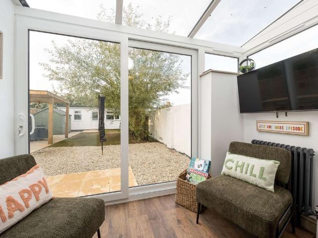 OX Living is proud to present this high quality 7 bedroom co living property, perfect for working professionals looking for stylish, stress free living. Room 3