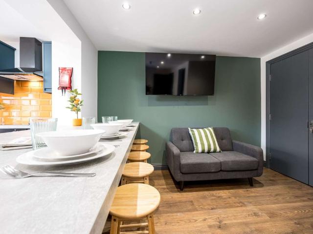 OX Living is proud to present this high quality 7 bedroom co living property, perfect for working professionals looking for stylish, stress free living. Room 6