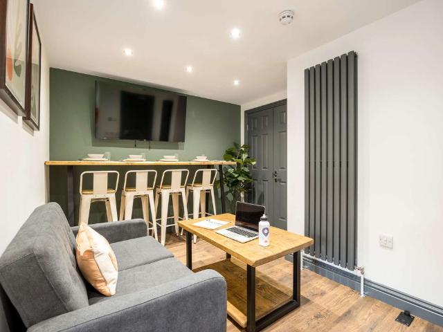 OX Living is proud to present this high quality 7 bedroom co living property, perfect for working professionals looking for stylish, stress free living. Room 6