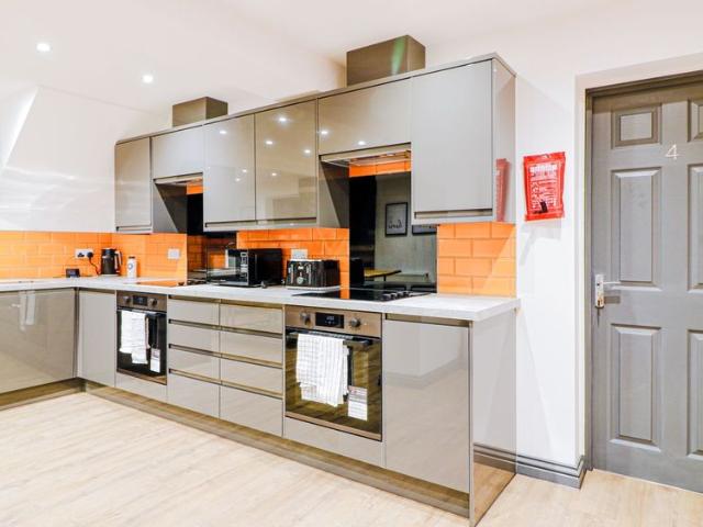 OX Living is proud to present this high quality 7 bedroom co living property, perfect for working professionals looking for stylish, stress free living. Room 6