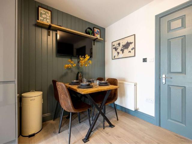 OX Living is proud to present this high quality 7 bedroom co living property, perfect for working professionals looking for stylish, stress free living. Room 6