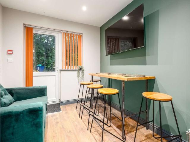 OX Living is proud to present this high quality 7 bedroom co living property, perfect for working professionals looking for stylish, stress free living. Room 7