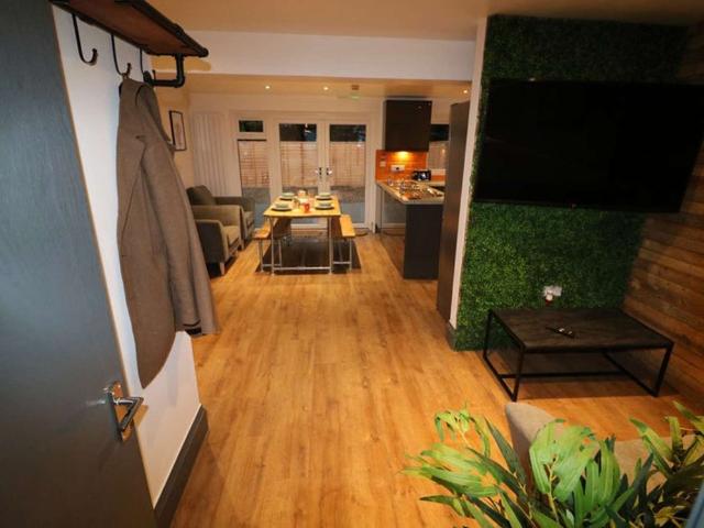 OX Living is proud to present this high quality 7 bedroom co living property, perfect for working professionals looking for stylish, stress free living. Room 7