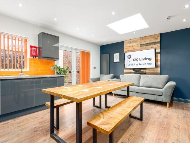 OX Living is proud to present this high quality 8 bedroom co living property, perfect for working professionals looking for stylish, stress free living. Room 1