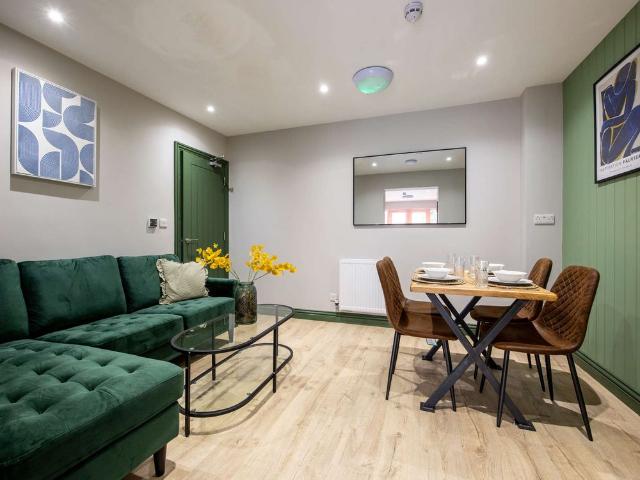 OX Living is proud to present this high quality 8 bedroom co living property, perfect for working professionals looking for stylish, stress free living. Room 6