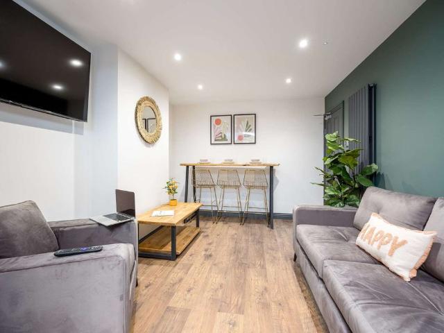 OX Living is proud to present this high quality 9 bedroom co living property, perfect for working professionals looking for stylish, stress free living. Room 7