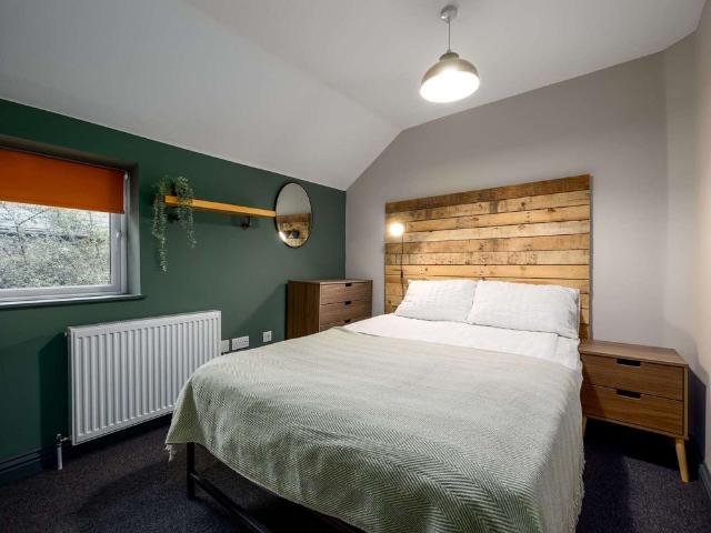 OX Living is proud to present this high quality 12 bedroom co living property, perfect for working professionals looking for stylish, stress free living. Room 11