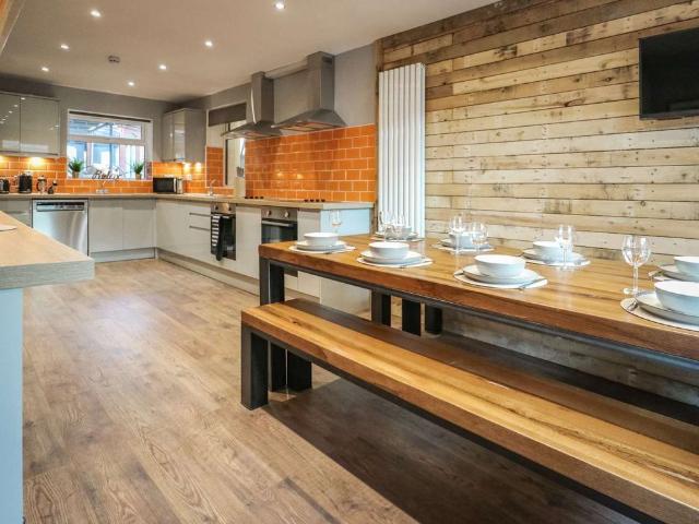 OX Living is proud to present this high quality 12 bedroom co living property, perfect for working professionals looking for stylish, stress free living. Room 12