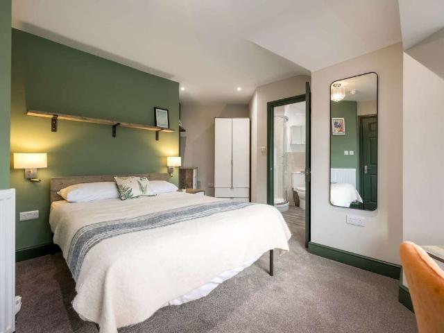 OX Living is proud to present this high quality 3 bedroom co living property, perfect for working professionals looking for stylish, stress free living. Room 2