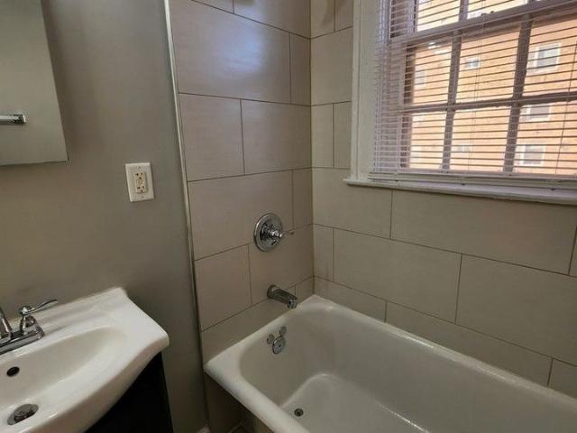 Oxmoor Indy 1 Bedroom Apartment for Rent at 3640 N Meridian St, Indianapolis, IN 46208 Near Northwest Riverside