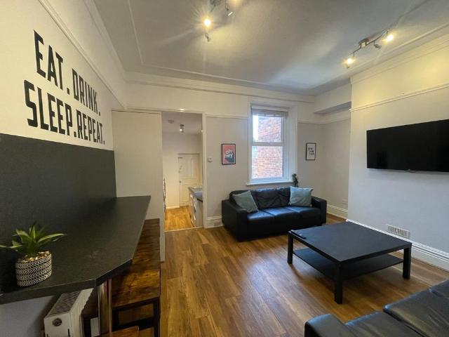 Oxnam Crescent, Newcastle Upon Tyne NE2 6 bed terraced house to rent £2,600 pcm £600 pw