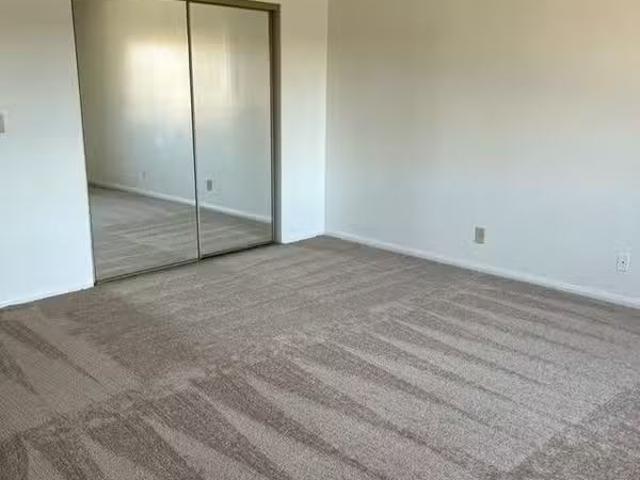 Oxnard Shores 3+3 Home + Bonus Room/Office. Apartments in Ox.