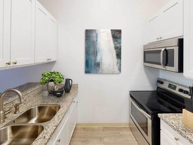 Oxnard Plaza Studio Apartment for Rent at 11313 Oxnard St, Los Angeles, CA 91606 Mid Town North Hollywood
