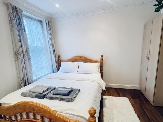 Oxbow, Greenwich SE10, Room to rent, £3,597 pcm | PrimeLocation