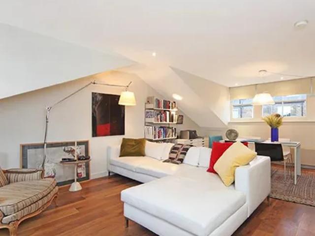 Oxfam Bookshop, 170 Portobello Road, London, W11 2ED, United Kingdom | 2 bed apartment for rent #1275915 | Rentberry