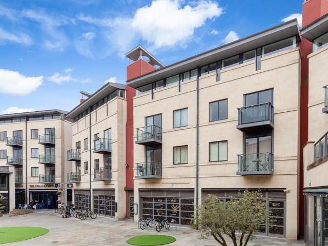Oxford Castle, City Centre 2 bed apartment to rent £2,650 pcm £612 pw