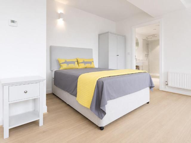 Oxford City Centre Studio to rent £1,795 pcm £414 pw