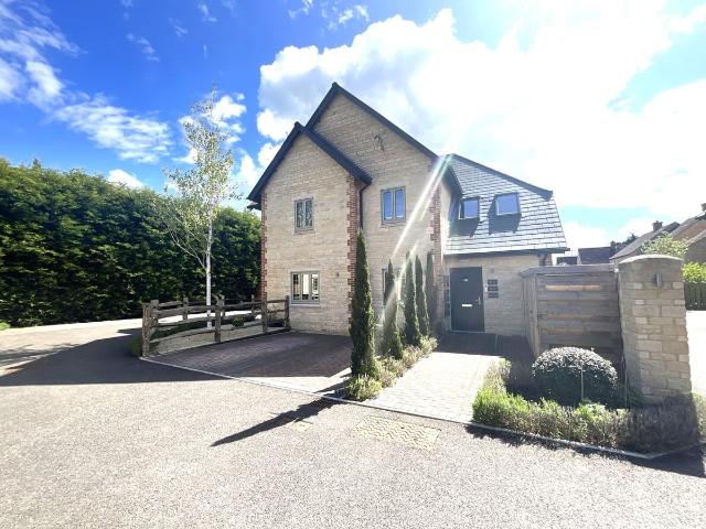 Oxford Close, Kingston Bagpuize, Abingdon, Oxfordshire OX13, 2 bed flat to rent, £1,400 pcm | PrimeLocation