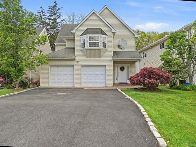 Oxford Ct, Wheatley Heights, Home For Sale