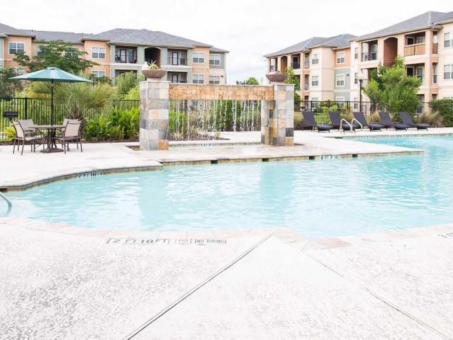 Oxford at Country Club 2 Bedroom Apartment for Rent at 2800 W Baker Rd, Baytown, TX 77521
