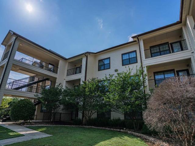 Oxford at Tech Ridge 2 Bedroom Apartment for Rent at 305 E Yager Ln, Austin, TX 78753