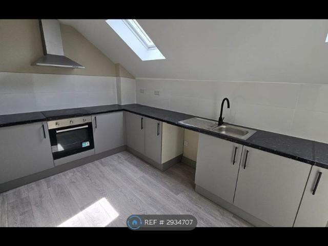 Oxford Gardens, Uxbridge UB9, Studio to rent, £1,000 pcm | PrimeLocation
