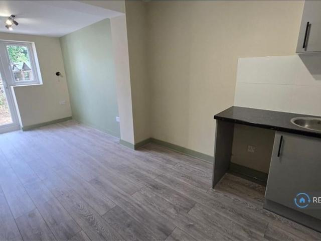 Oxford Gardens, Uxbridge, UB9 Studio to rent £1,000 pcm £231 pw