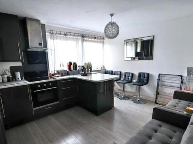Oxford Gardens, Whetstone, 2 Bedroom Apartment