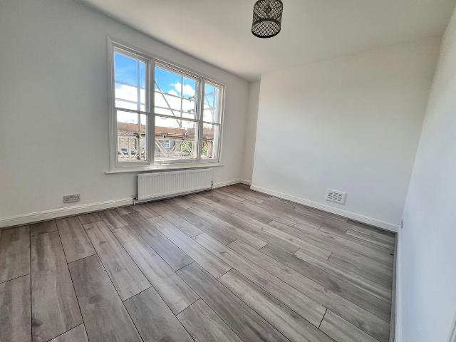 Oxford Gardens, London W10, 1 bed flat to rent, £2,400 pcm | PrimeLocation