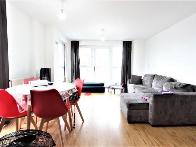 Oxford House, 2 Dean Path, Barking Academy, Dagenham RM8, 2 bed flat to rent, £1,700 pcm | PrimeLocation
