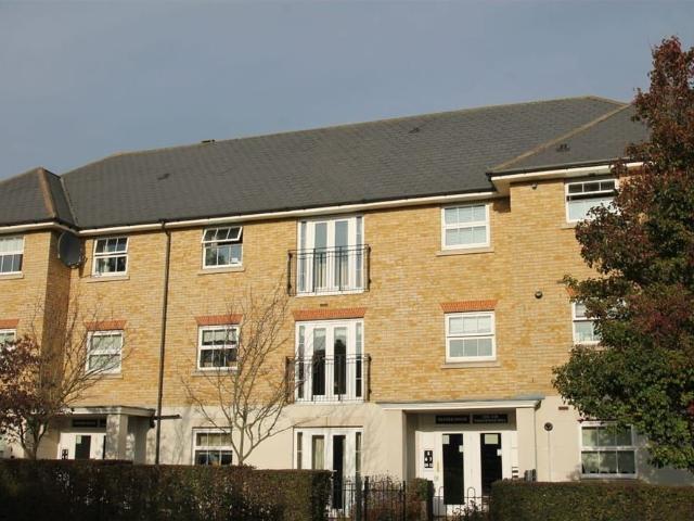 Oxford House, Tomswood Hill, Hainault IG6, 2 bed flat to rent, £1,650 pcm | PrimeLocation