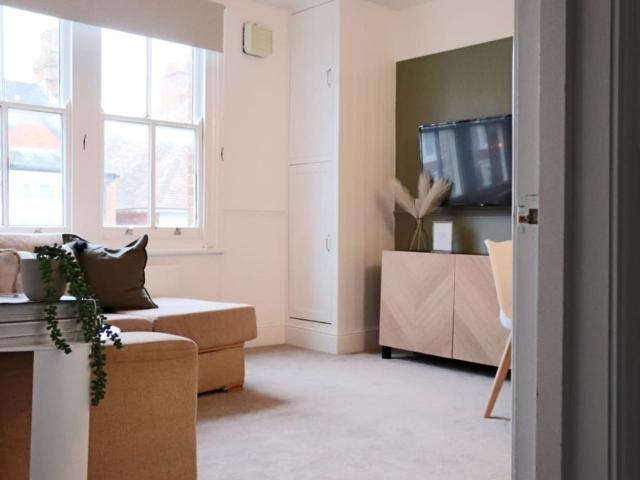 Oxford OX1, 2 bed flat to rent, £4,005 pcm | PrimeLocation