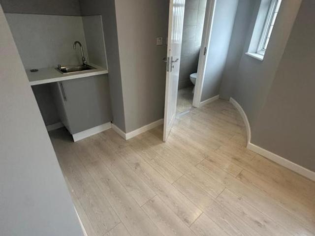 Oxford New Studio for One Person Vacant Now