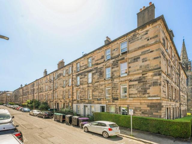 Oxford Street, Newington, Edinburgh, EH8 3 bed flat to rent £2,385 pcm £550 pw
